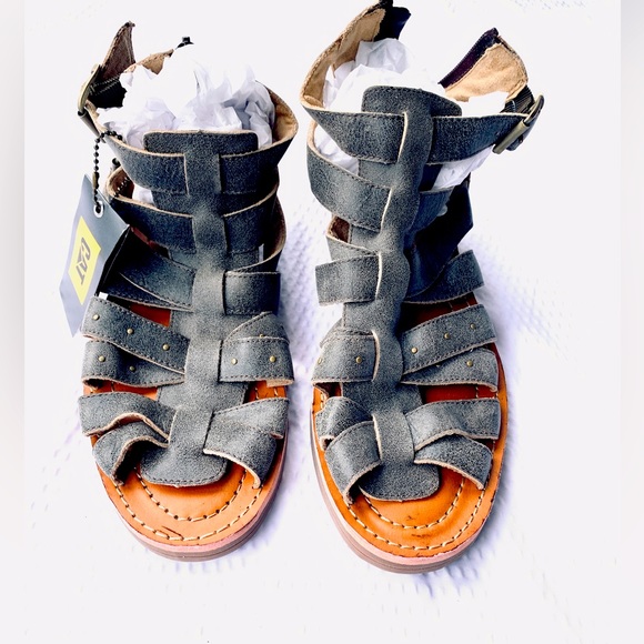 Caterpillar | Shoes | Distressed Leather Cat Gladiator Sandals Made ...